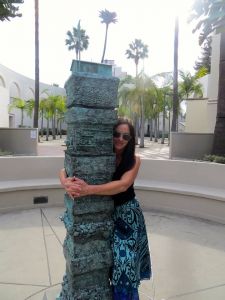 Meet Kate Stern | Independent Art Curator – SHOUTOUT LA